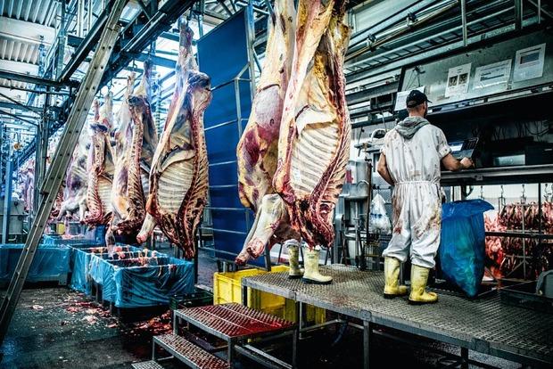 Weer slachthuis dicht, maar vlees niet uit de rekken