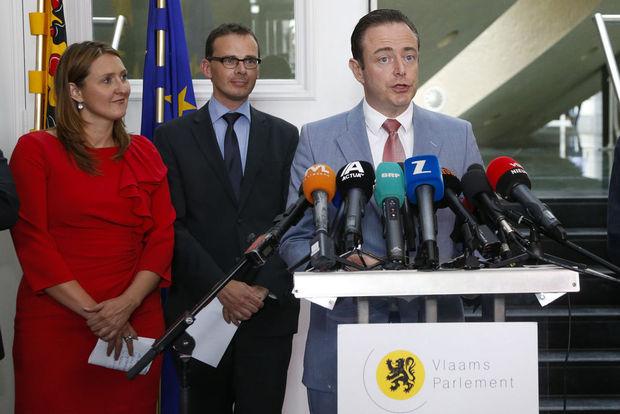 Dave Sinardet: 'Gwendolyn Rutten mag bloemen sturen naar Benoît Lutgen'