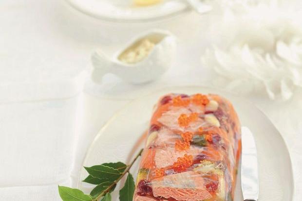 Zalmterrine met broccoli en gedroogd fruit