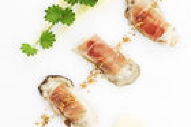 Lauwe soep van prei met oester en gandaham