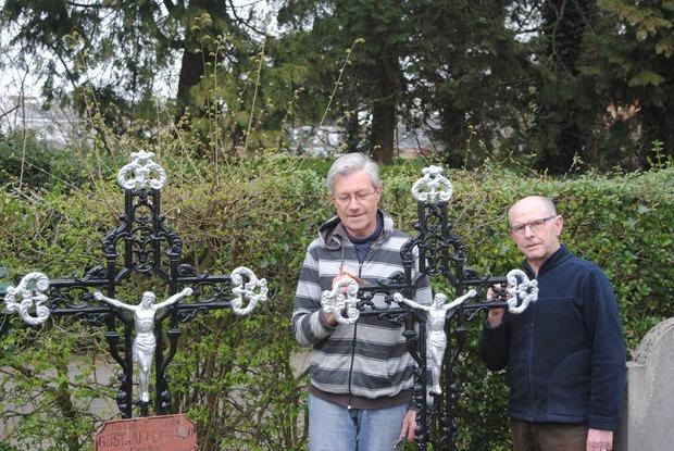 Kruistekens op oude begraafplaats in Assebroek worden aangepakt - KW.be