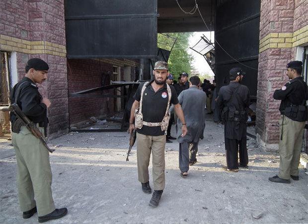 Pakistan : évasion de 400 détenus par un commando armé