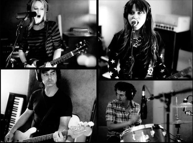 Veruca Salt kondigt nieuwe nummers en tour aan