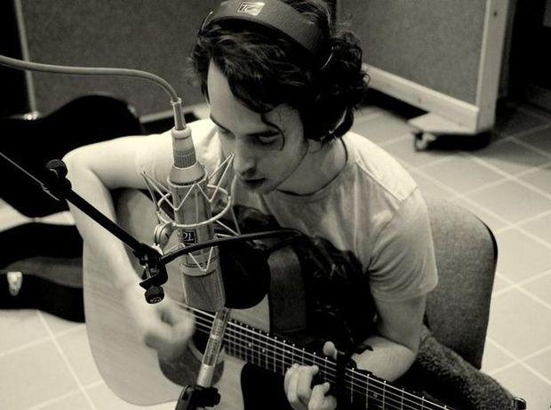 Beluister de nieuwe sound van Jasper Erkens