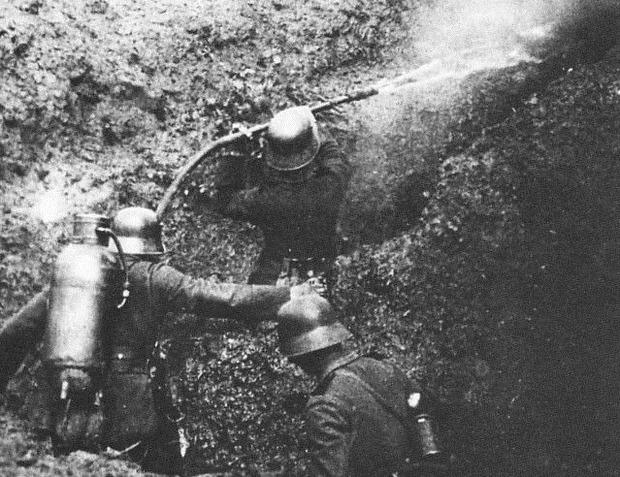 31/07/1915 Duitsers gebruiken vlammenwerper - KW.be