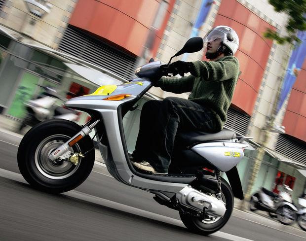 Les cyclomoteurs doivent désormais être immatriculés