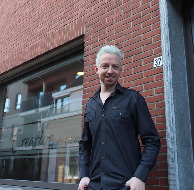 Kapper Nils na 'Komen Eten', nu in 'Huizenjagers': "Zoek naar iets ...