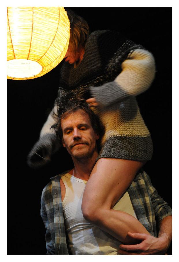 Theater: Scheiden of trouwen? Lotte Heijtenis en Pieter Genard ...