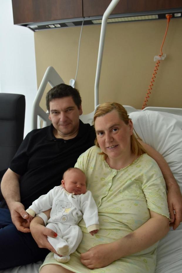 Mila is het eerste zusje van Milan en Mathis - KW.be