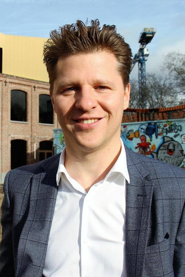 VIDEO Axel Ronse trekt N-VA-lijst in Kortrijk - KW.be