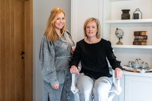 Caroline Rigo komt over de vloer bij Emmy in Ingelmunster in een ...