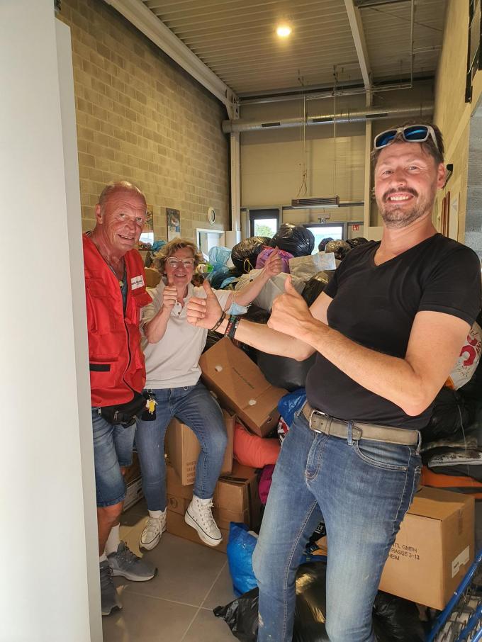 Kapper Brian uit De Panne trok naar Aywaille met hulpgoederen voor Rode ...