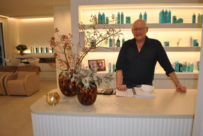 Kapper Peter Buyse verhuist van Oostnieuwkerke naar Hooglede - KW.be