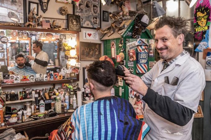 Barbier Mr. Steve uit Roeselare kijkt uit naar zijn nieuwe zaak in de ...