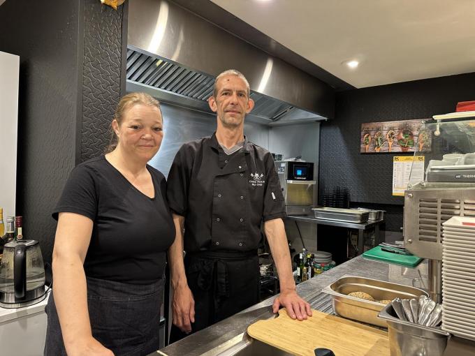 Ooit dakloos en in schuldbemiddeling, nu openen Jan (46) en Sylvie (42 ...