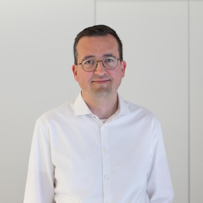 Plaatste fotograaf Stijn Stragier 87.000 smartphones in Gravenkapel ...