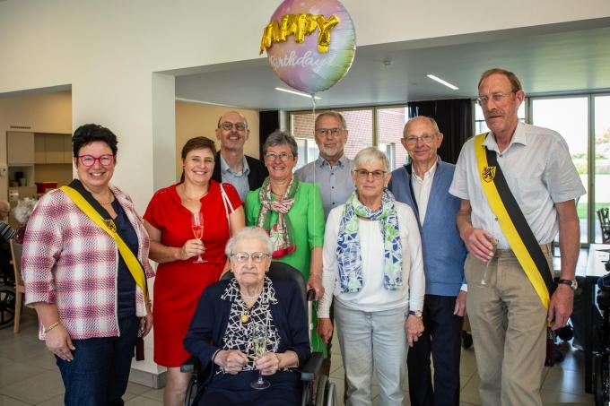 Gabriëlle viert 101ste verjaardag met goed glas in Dadizele - KW.be Gabriëlle viert 101ste verjaardag met goed glas in Dadizele - KW.be