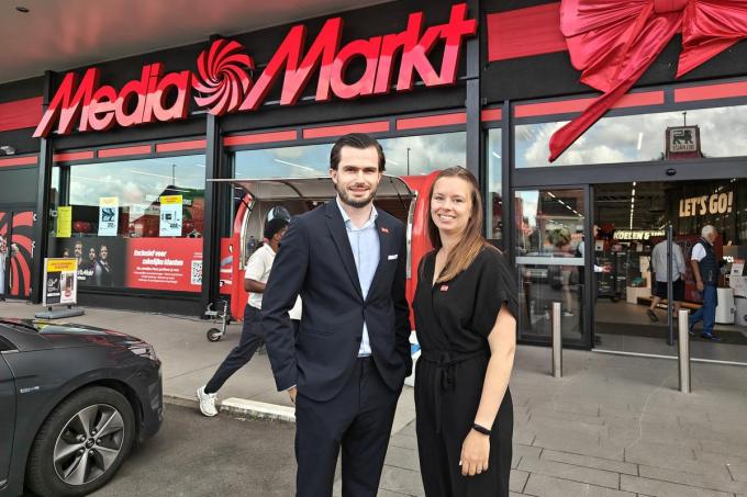 “Na tien jaar zoeken hebben we onze bruisende plek”: MediaMarkt feestelijk geopend in Waregem ...
