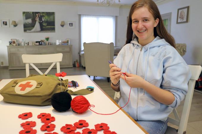 Lauranne Eggermont wil tegen 2028 ruim 12.000 klaprozen haken: “Uit ...