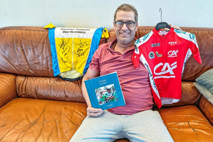 “Humor en tumor, dat is maar één letter verschil. Coureurs geven nooit ...