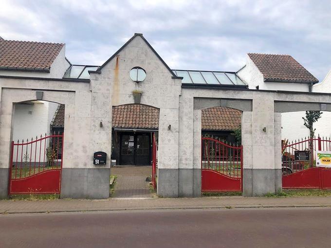 Suikerfeest brengt honderden moslims samen aan Salons Tabaksbloem: “De ...