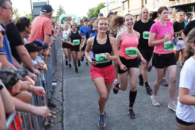 11.000 lopers en wandelaars trotseren de warmte tijdens recordeditie Nacht van Vlaanderen - KW.be
