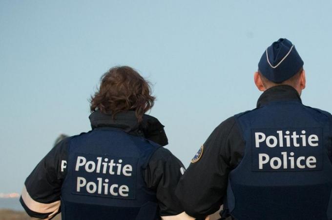 Roeselarenaar steekt honderdduizenden euro’s van politiezone Midow in ...