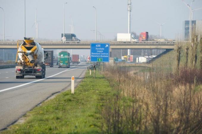 E403 ligt al maanden open... maar werken starten pas na het bouwverlof ...