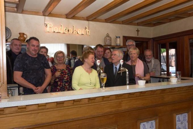 Met Frank Lagrou van café De Engel verliest Gits een monument - KW.be