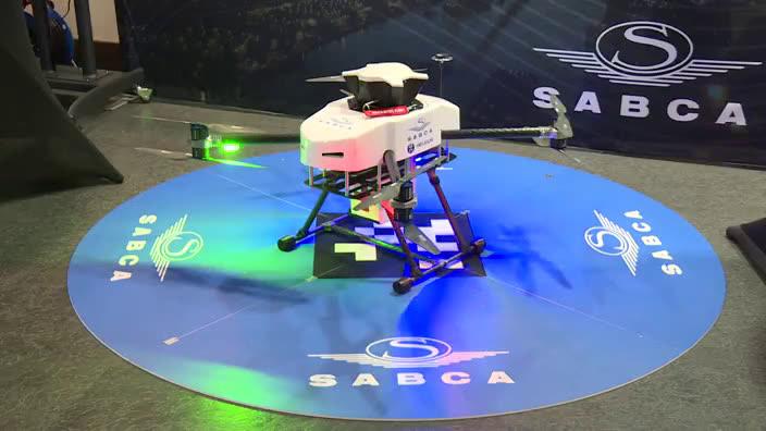 Sabca présente son drone au Roi - Trends-Tendances