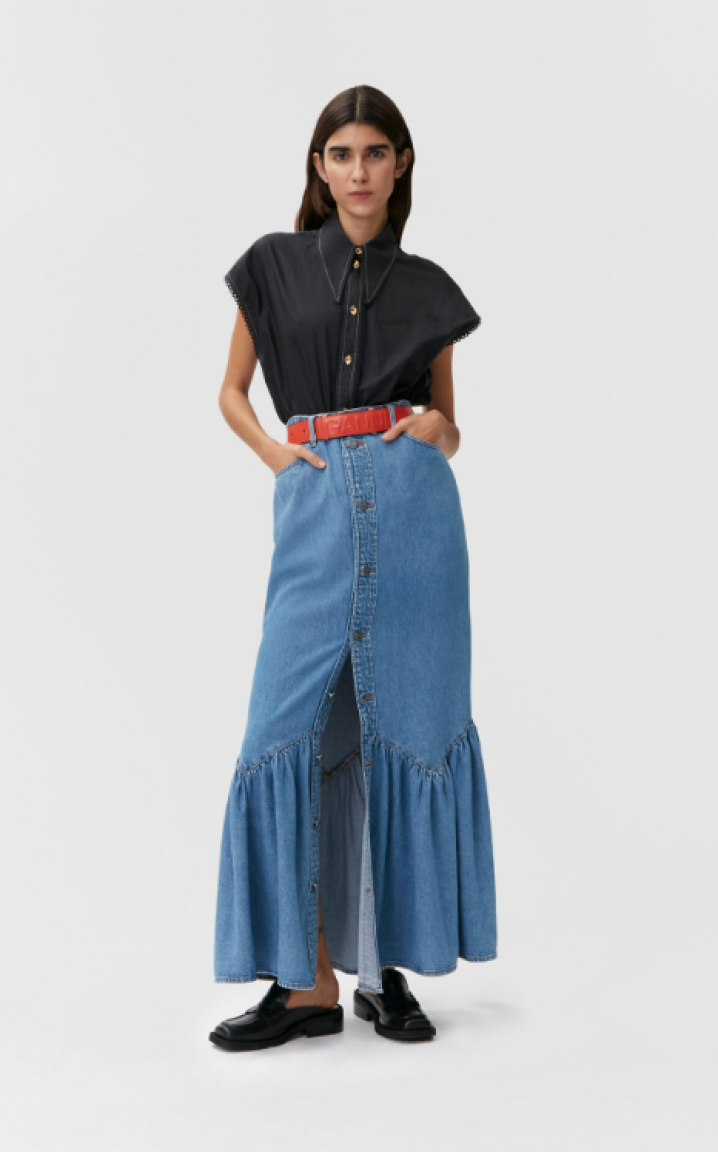Skirt-alert: de maxi jeansrok maakt dit najaar zijn comeback