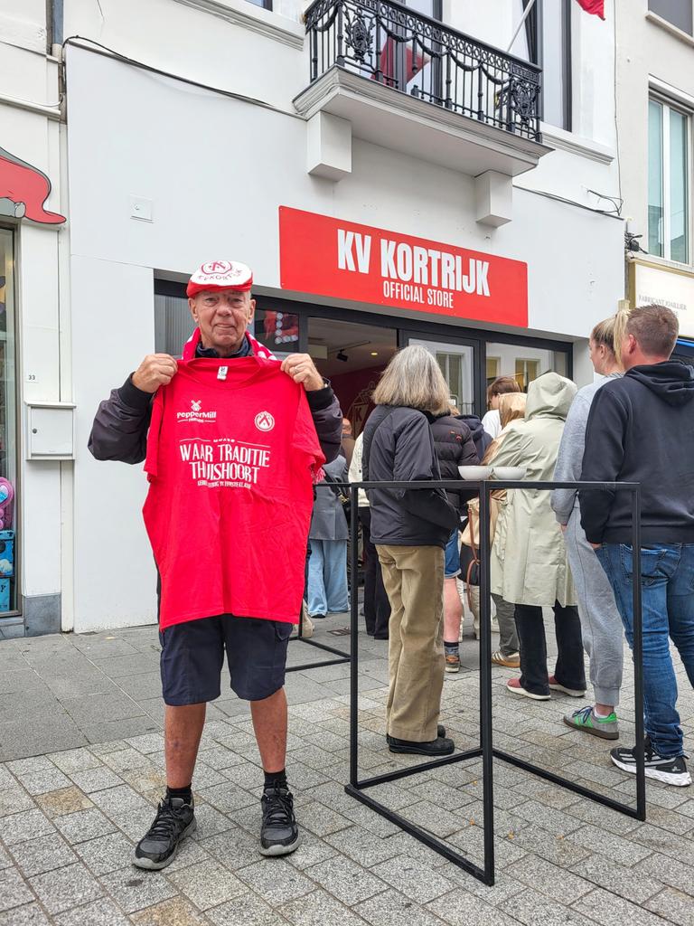 KV Kortrijk opent eerste officiële pop-up store: “Onder de fans was er ...