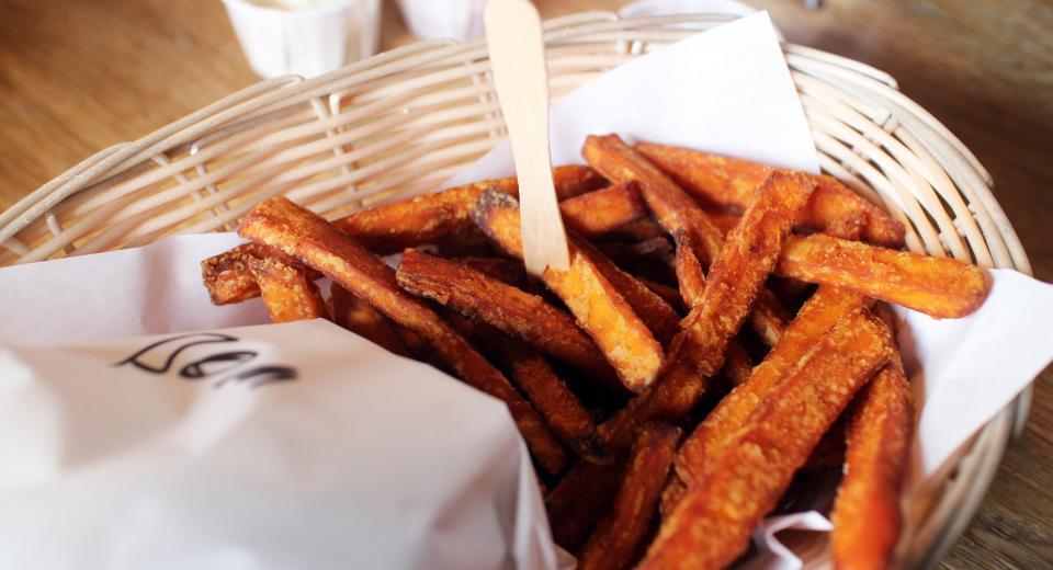 7 groenten waar je heerlijke frietjes van kan maken - Libelle Lekker