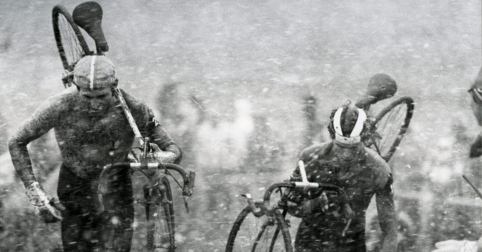 40 jaar na het meest controversiële WK veldrijden ooit: waanzin in de ...