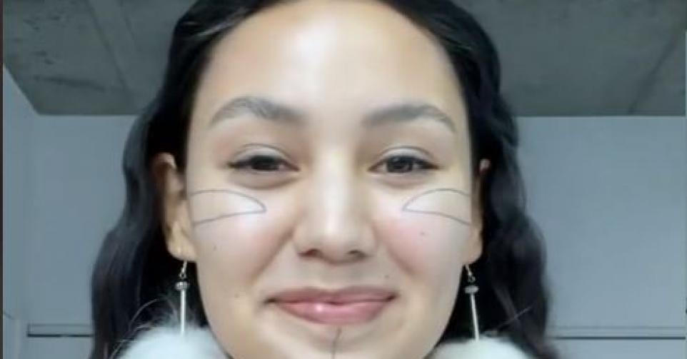 Thérapeutiques, identitaires et générateurs d'empowerment, les tatouages faciaux à nouveau ...