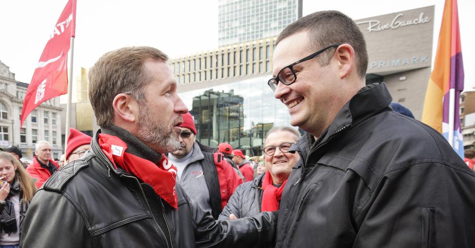 Le PS domine en Wallonie, le PTB est largement en tête à Bruxelles dans ...