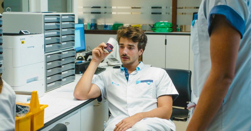 Een Echte Job | Uitwerpselen op muur shockeren Aaron Blommaert